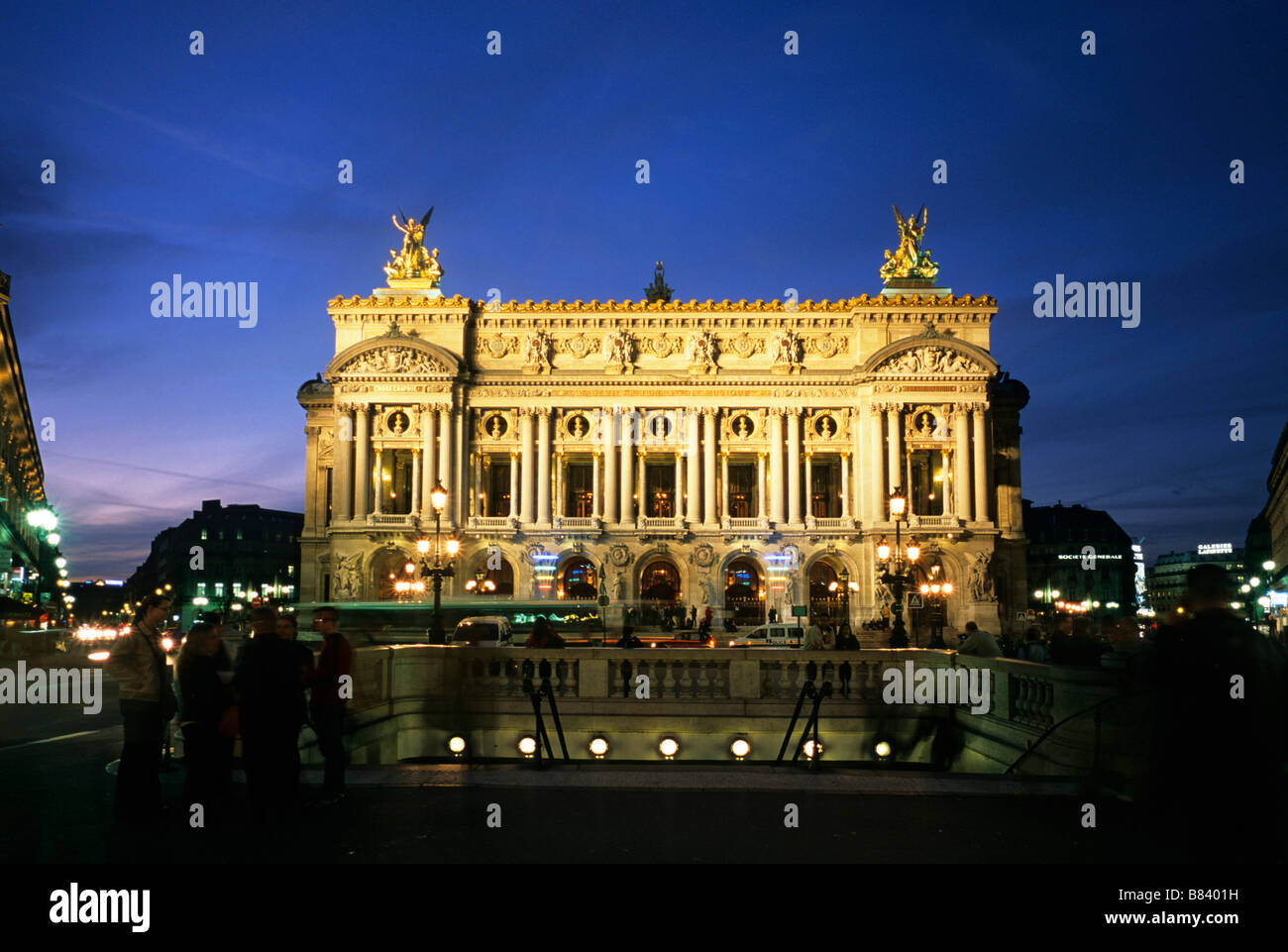 PARIS, FRANCE OPERA HOUSE. APRIL EVENING Stock Photo - Alamy