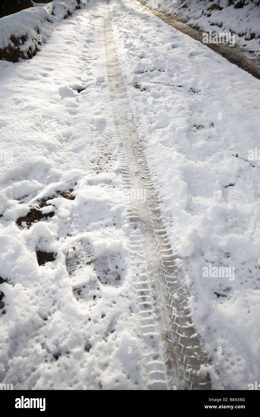 Car tyre tracks snow hi-res stock photography and images - Alamy