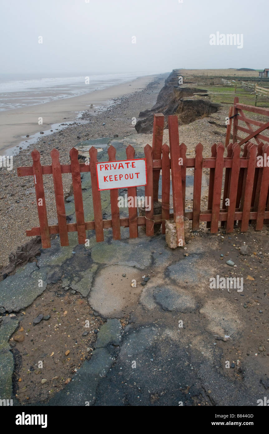 Coastal erosion on the east coast at Ulrome, East Yorks UK Stock Photo ...