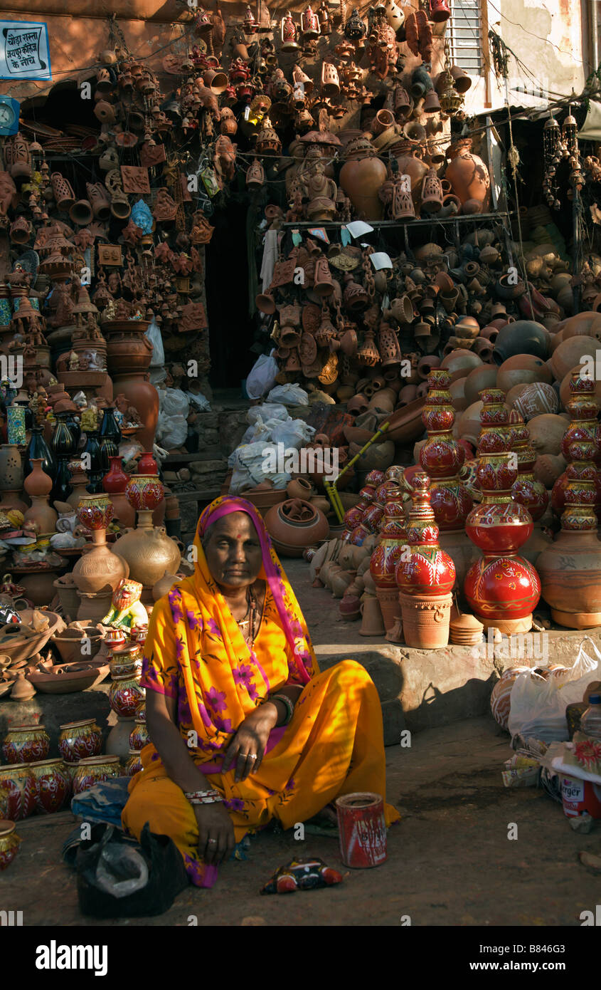 Jaipur india market pottery hi-res stock photography and images - Alamy