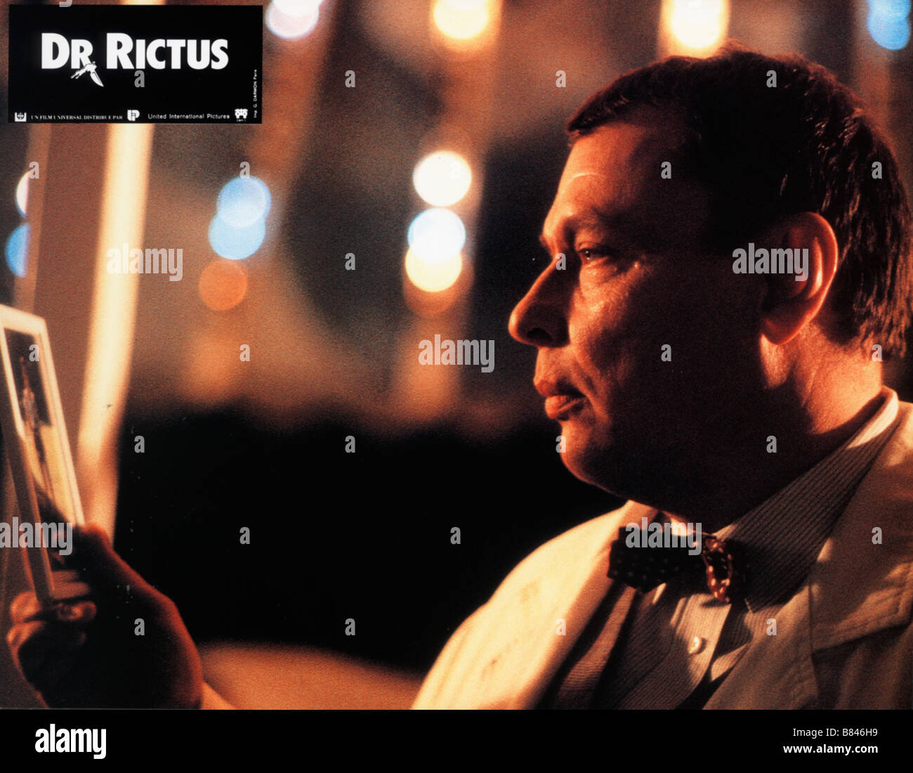 Larry drake dr giggles 1992 hi-res stock photography and images - Alamy