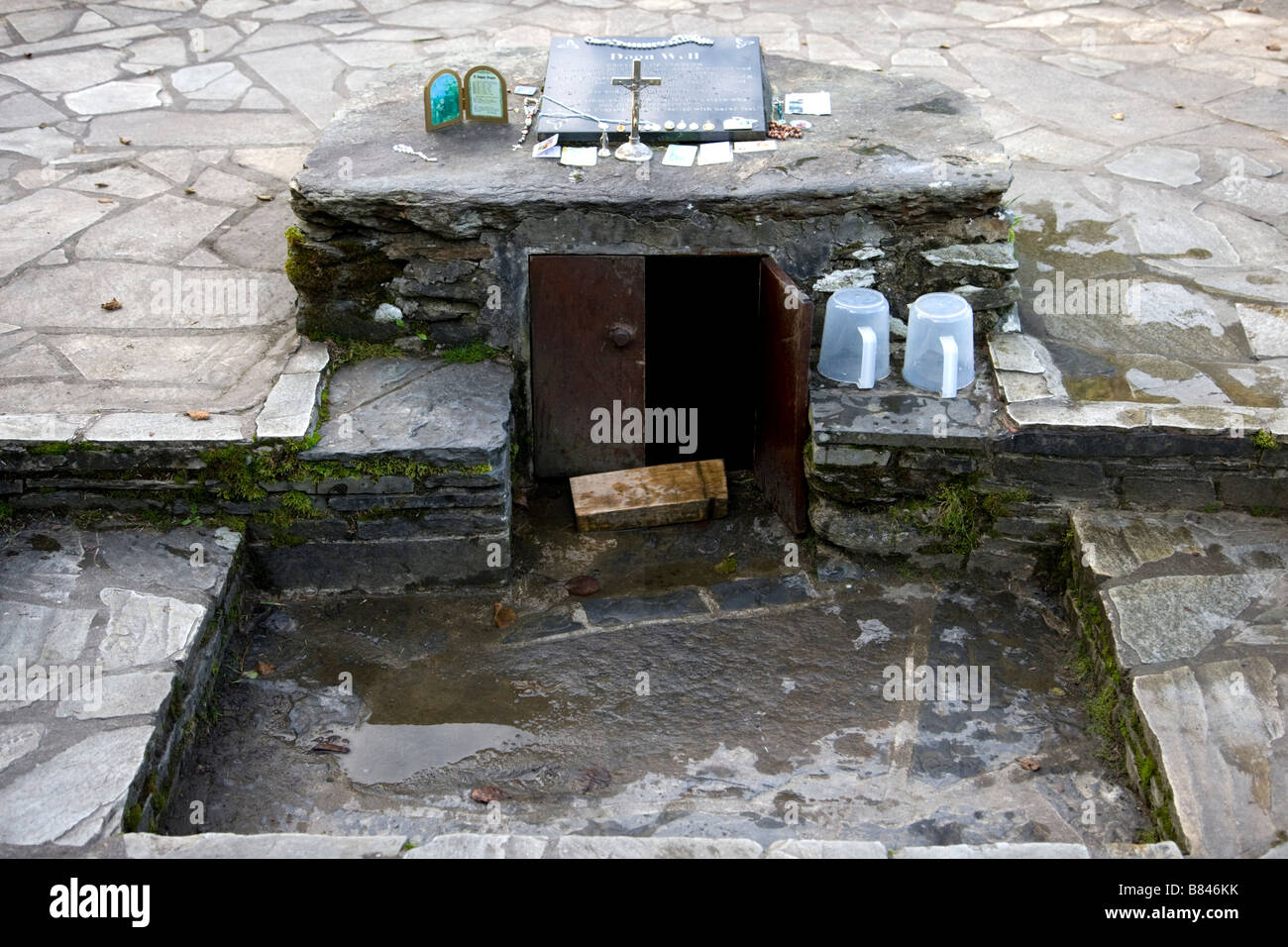 Holy well and shrine hi-res stock photography and images - Alamy