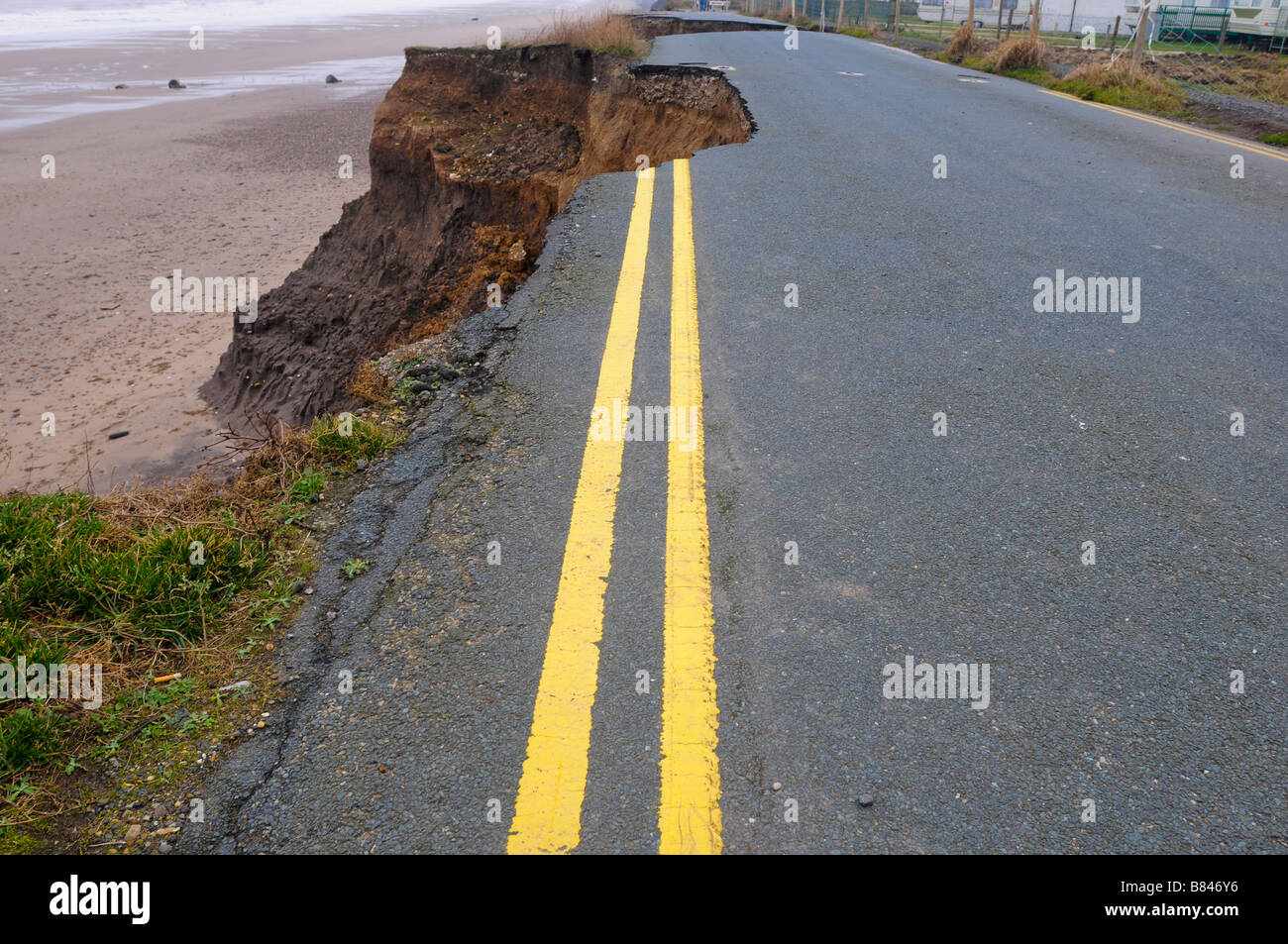 Coastal erosion on the east coast at Ulrome, East Yorks UK Stock Photo ...