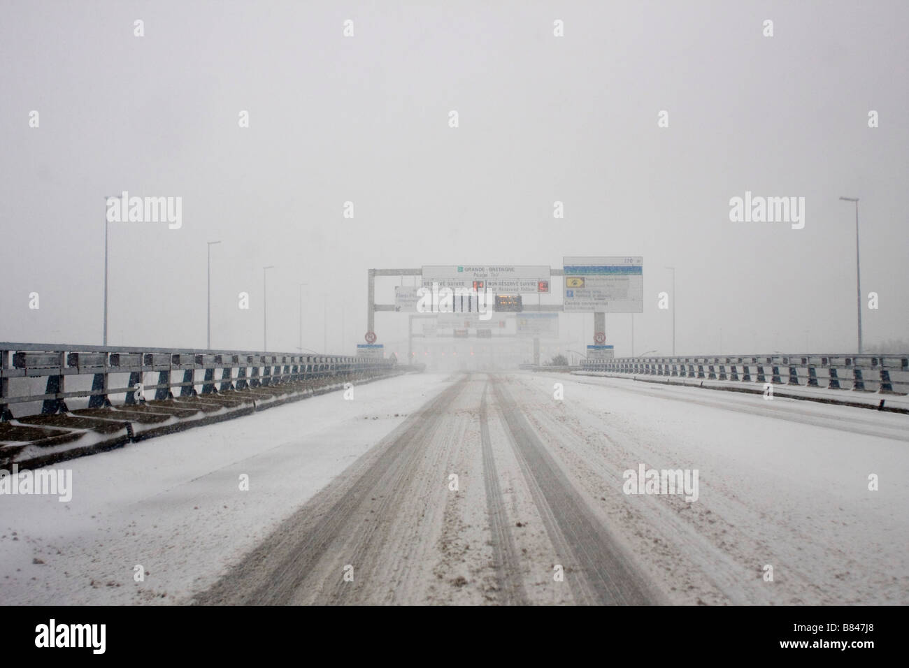 Snow storm on channel Tunnel access motorway. French side. Cocquelles ...