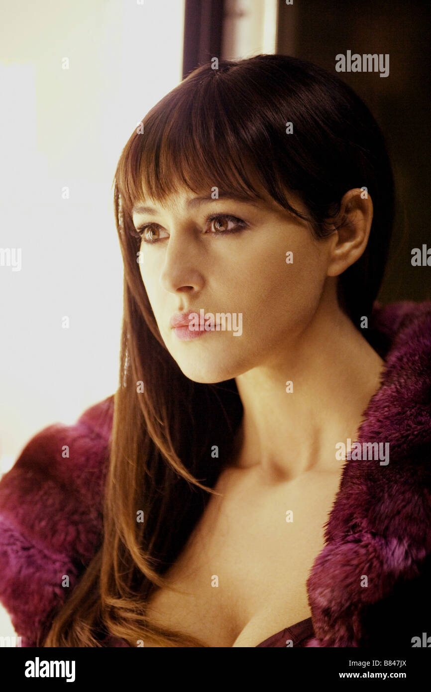 Shoot 'Em Up Year : 2007 USA Monica Bellucci Director: Michael Davis ...