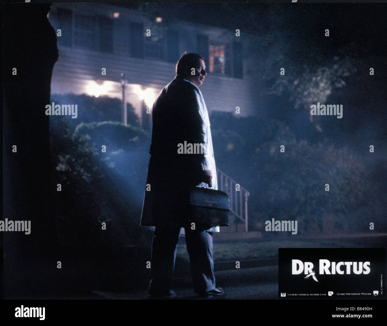 Larry drake dr giggles 1992 hi-res stock photography and images - Alamy