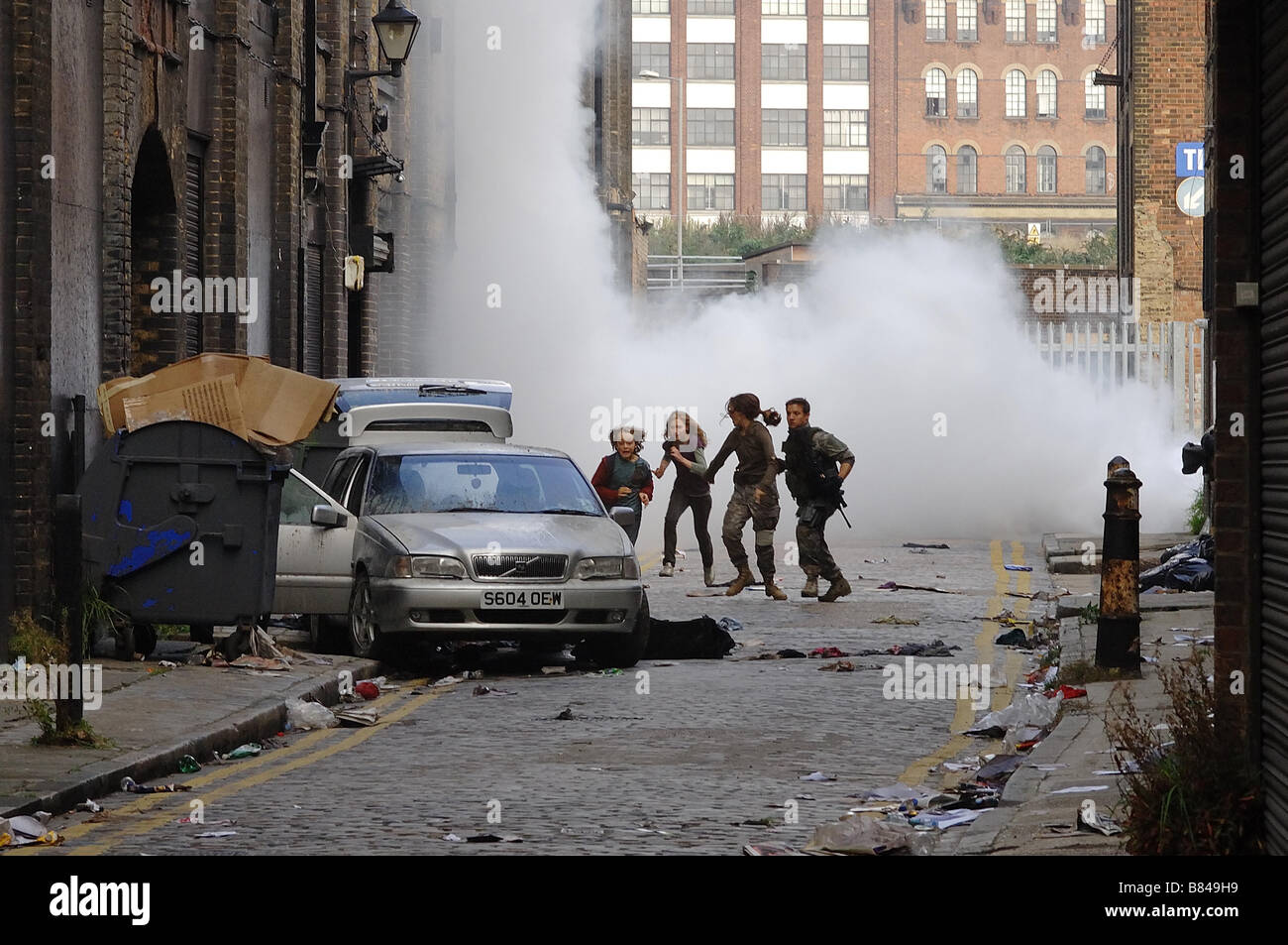 28 Weeks Later Year : 2007 UK Imogen Poots, Mackintosh Muggleton, Rose ...