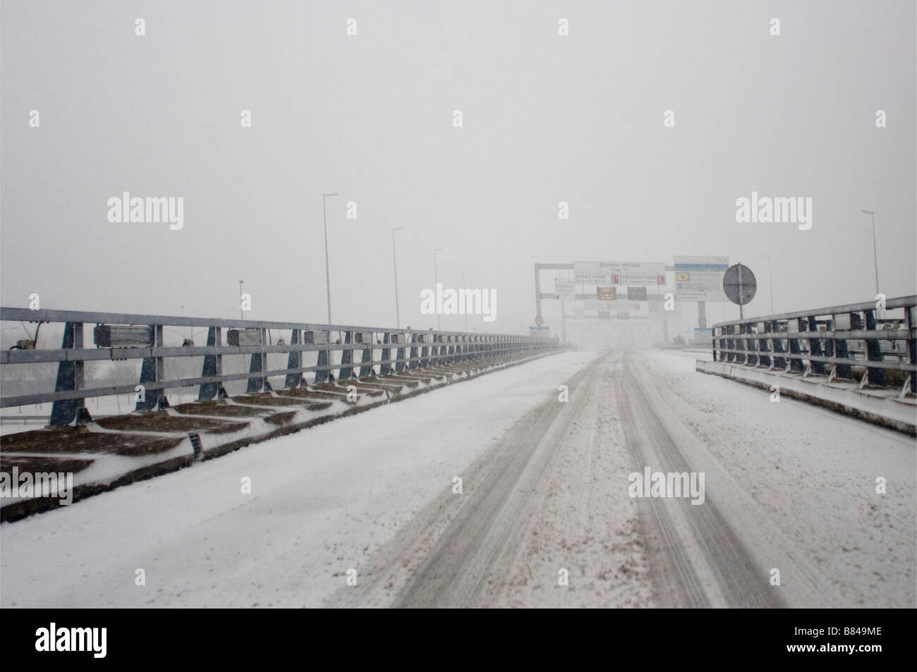 Snow storm on channel Tunnel access motorway. French side. Cocquelles ...