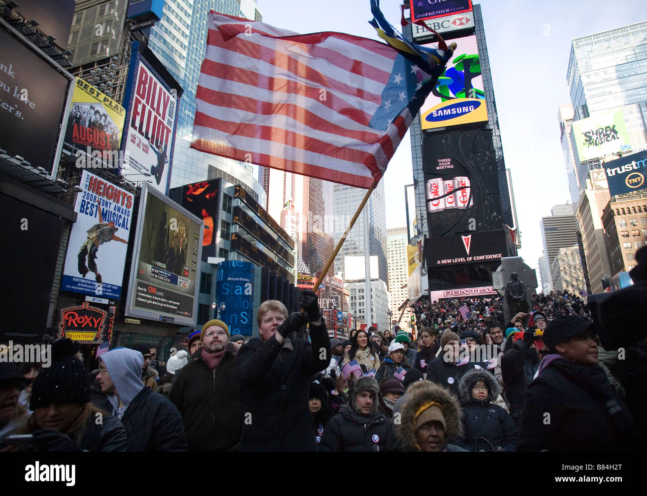 Obama inauguration crowd flag hi-res stock photography and images - Alamy