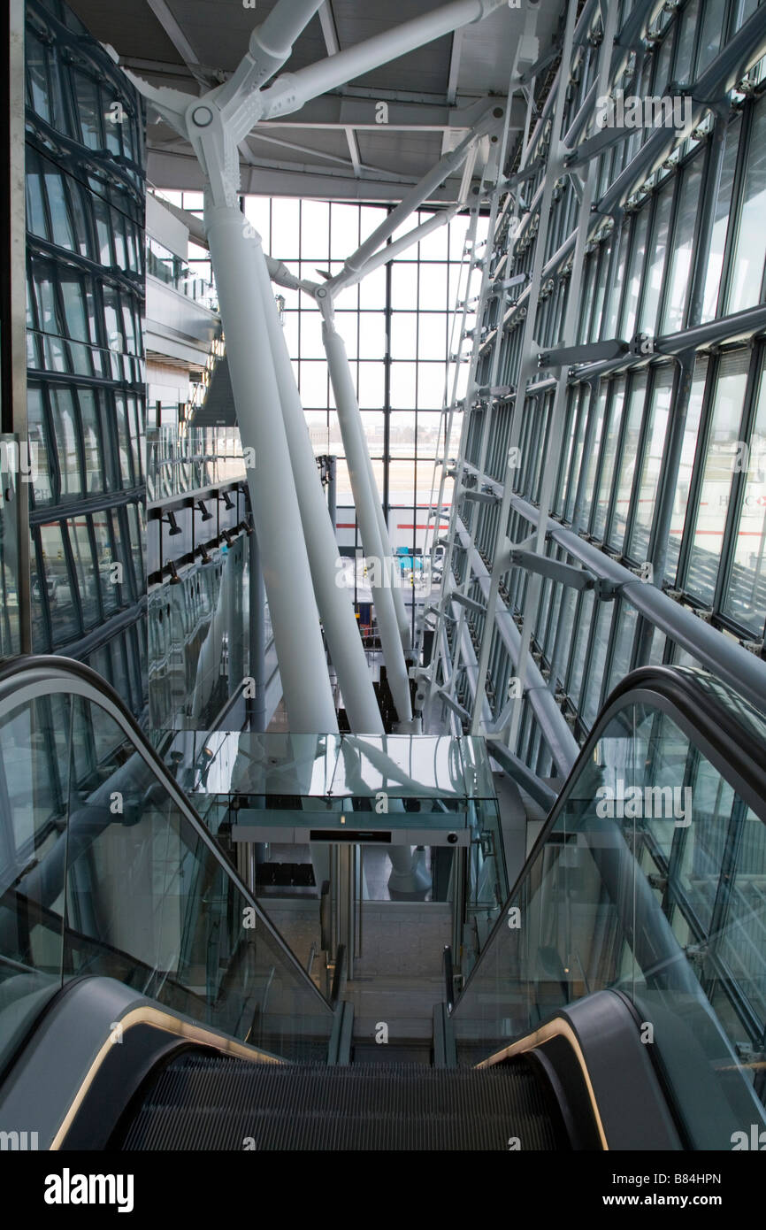 Heathrow airport terminal 5 hi-res stock photography and images - Alamy