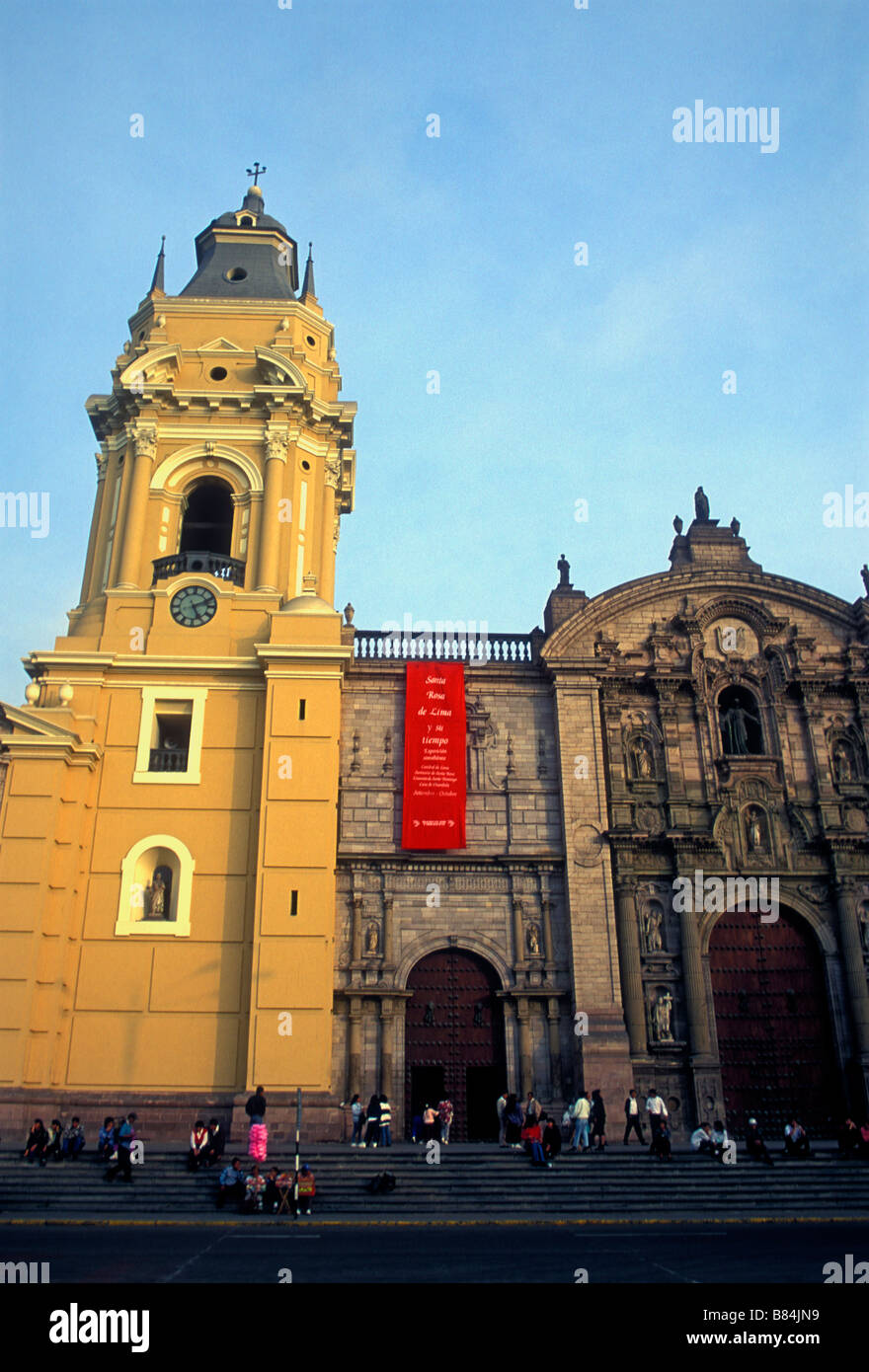 La basilica catedral de lima hi-res stock photography and images - Alamy