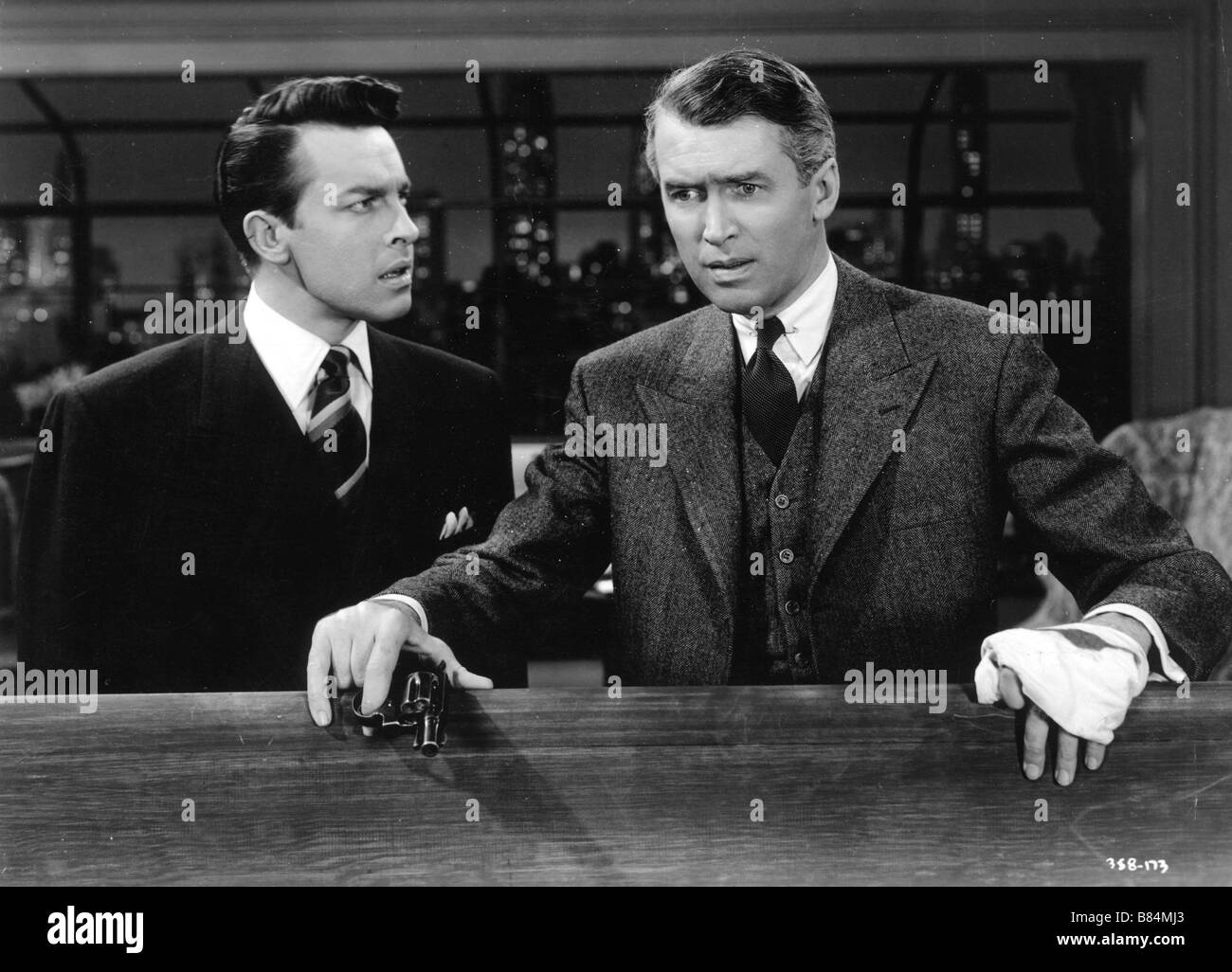 Rope Year: 1948 USA Director : Alfred Hitchcock John Dall, James ...