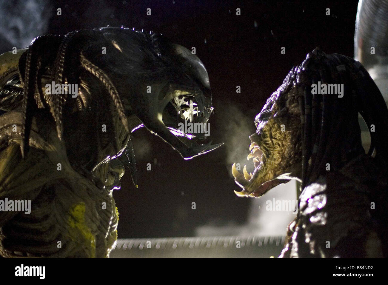 Aliens vs predator hi-res stock photography and images - Alamy