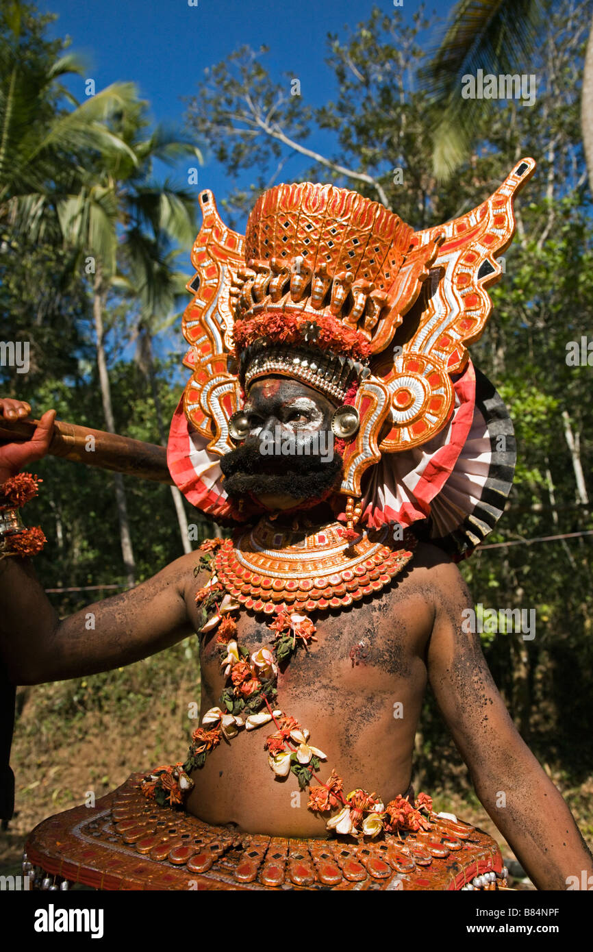 Theyyam dancer portrait hi-res stock photography and images - Alamy