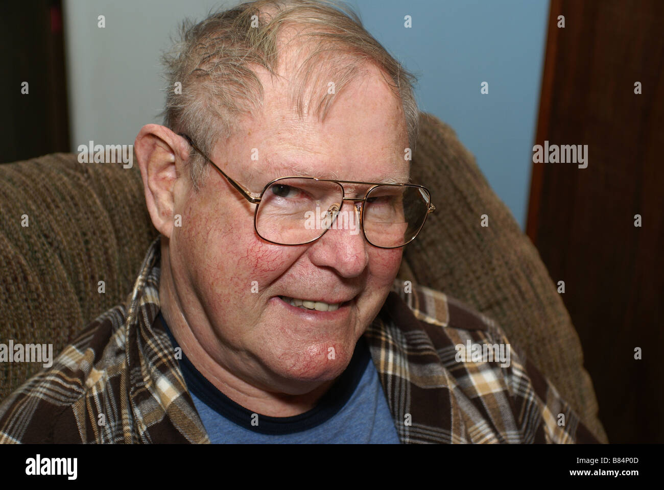 Sneaky view hi-res stock photography and images - Alamy