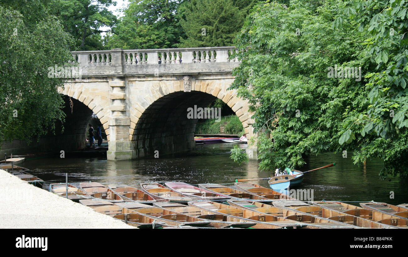 Magdalen bridge punting oxford oxfordshire hi-res stock photography and ...