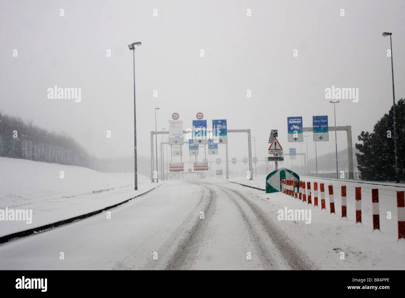 Snow storm on channel Tunnel access motorway. French side. Cocquelles ...