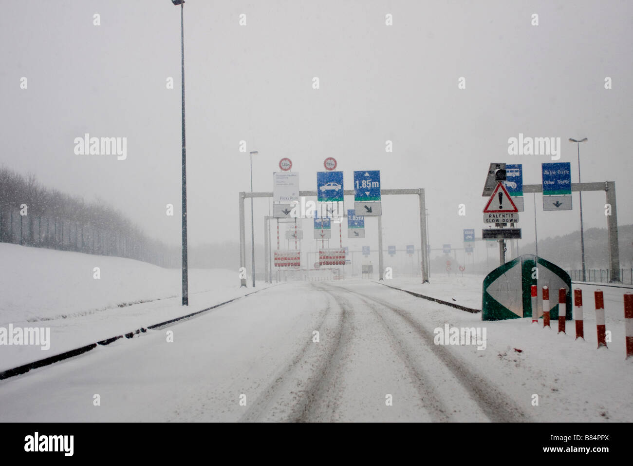Snow storm on channel Tunnel access motorway. French side. Cocquelles ...