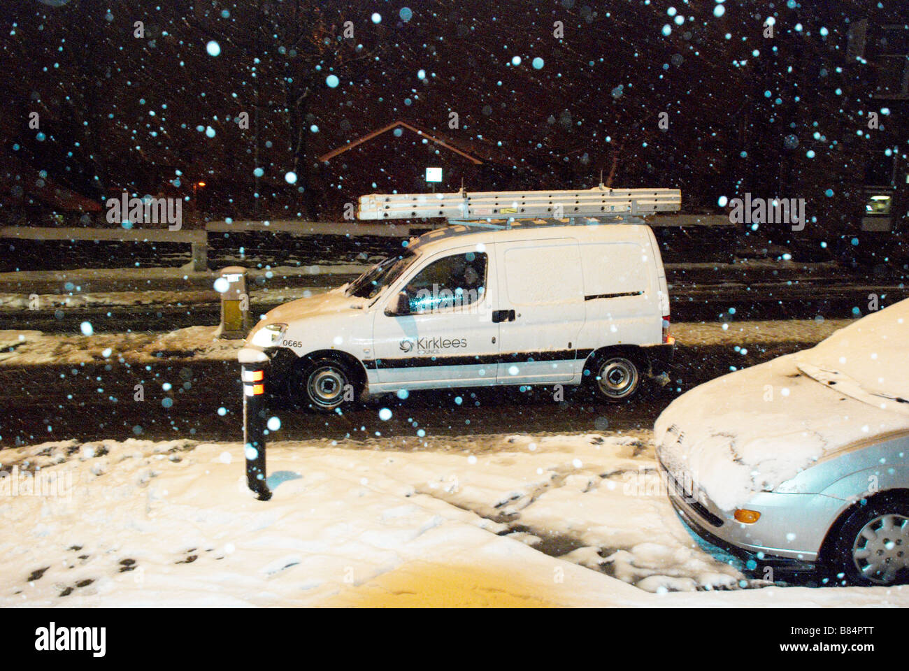 Van with ladders hi-res stock photography and images - Alamy