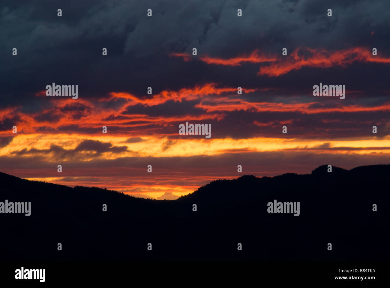 Looming thunderstorm hi-res stock photography and images - Alamy
