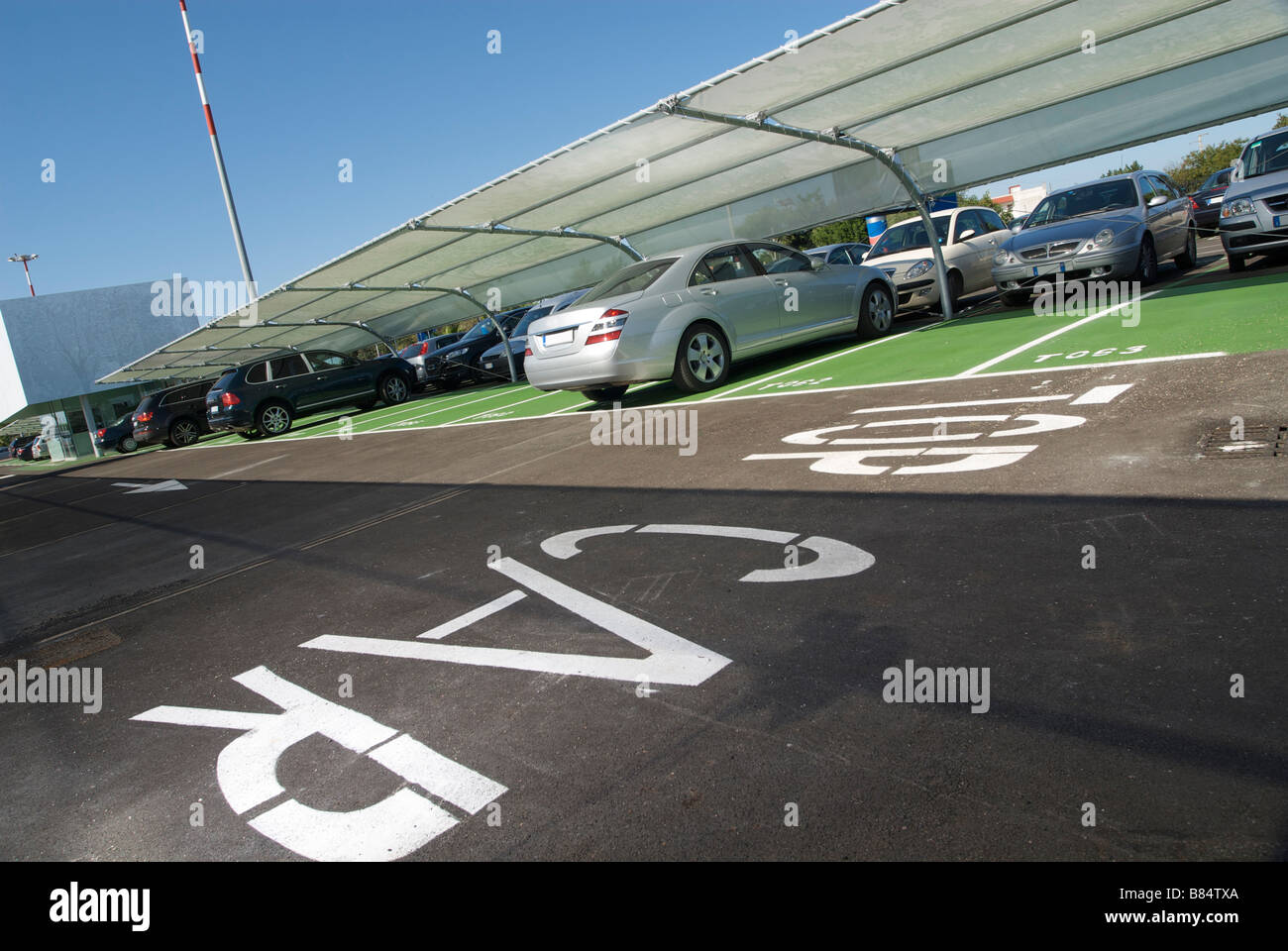 Outdoor car parking area hi-res stock photography and images - Alamy
