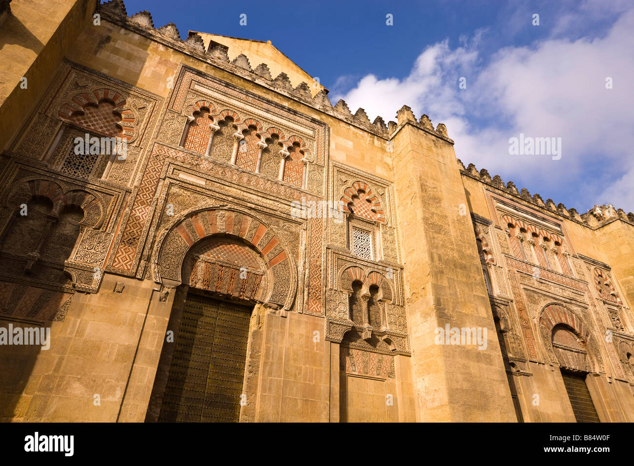 Exterior mezquita mosque hi-res stock photography and images - Alamy