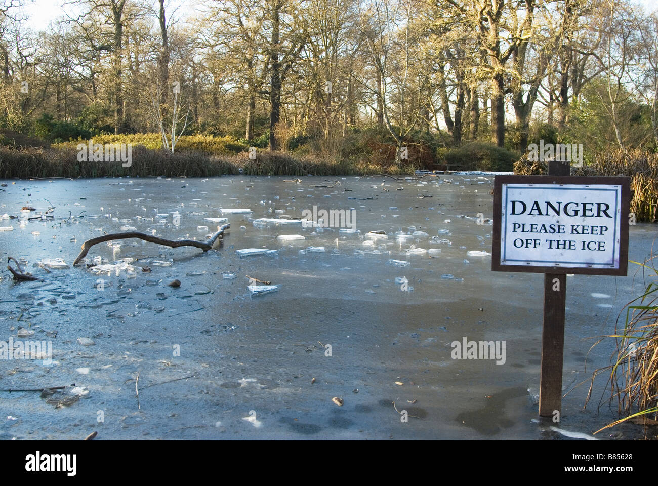 Dangerous ice hi-res stock photography and images - Alamy