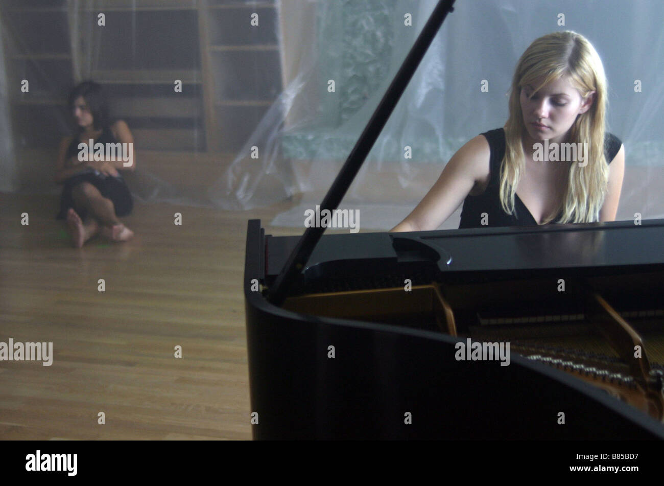 The Quiet The Quiet (2005) USA Elisha Cuthbert Director: Jamie Babbit ...