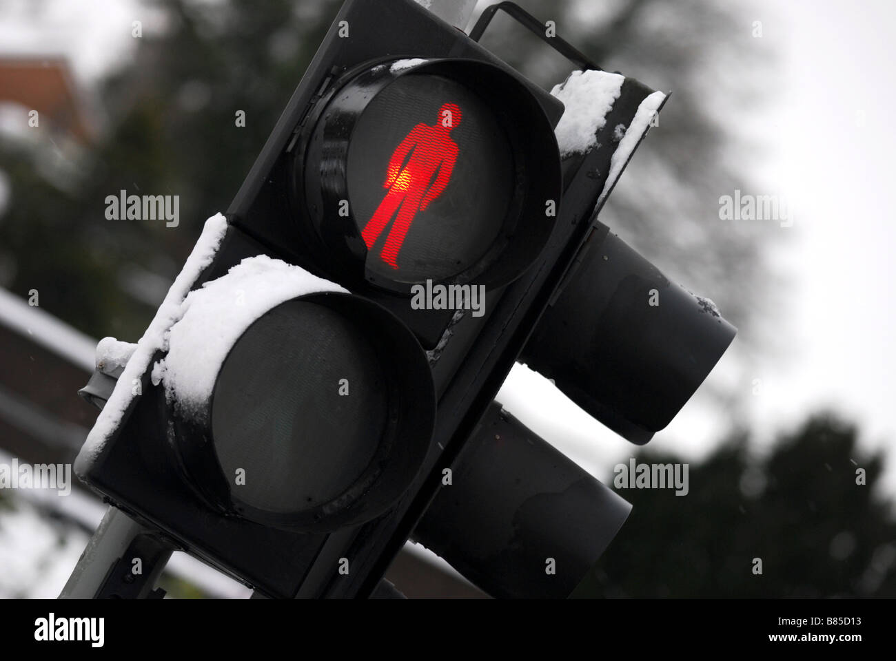 Traffic lights winter stop snow hi-res stock photography and images - Alamy