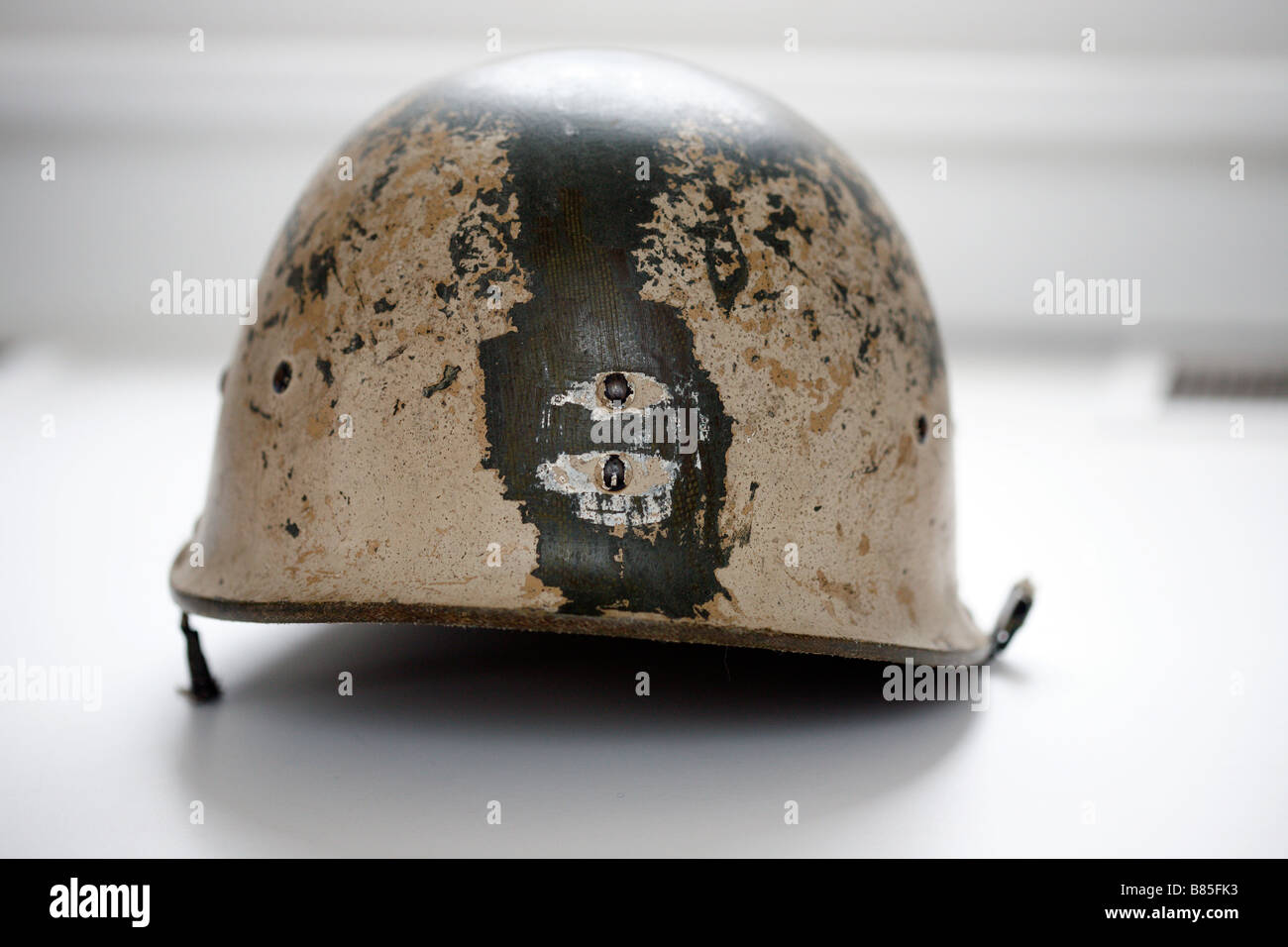 Iraqi soldiers helmet Stock Photo - Alamy