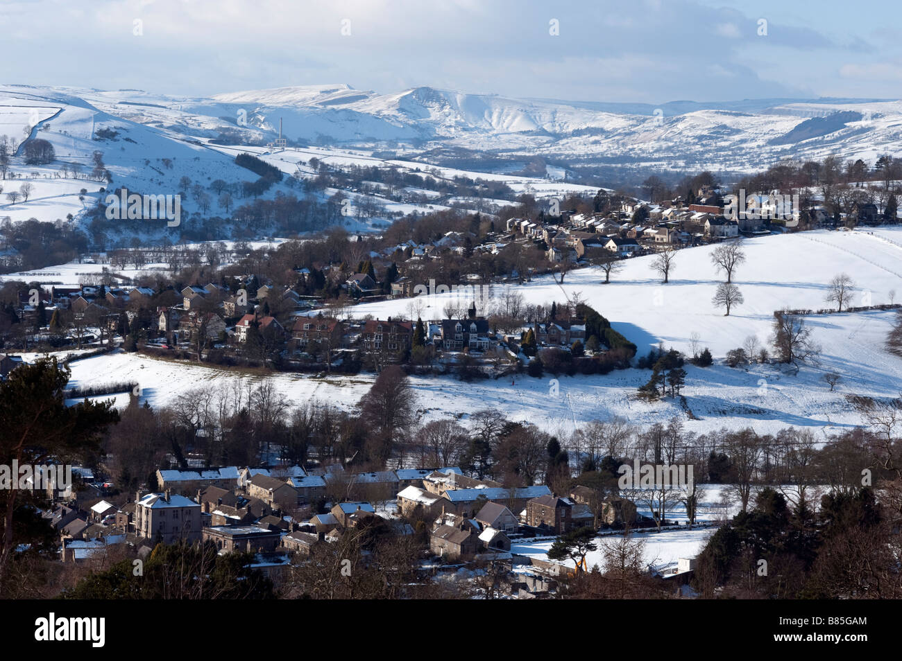 Derbyshire village of hathersage hi-res stock photography and images ...