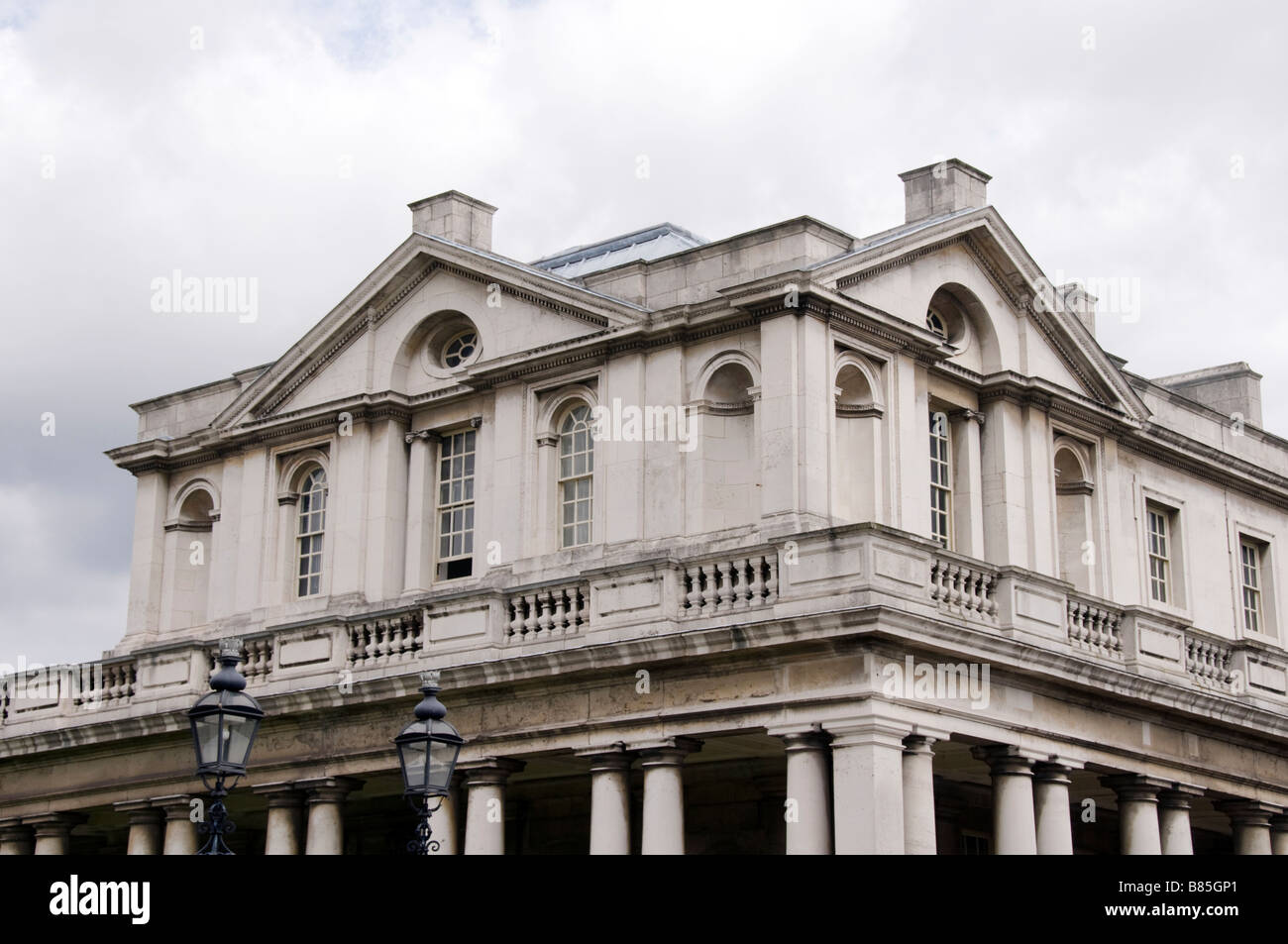 A big white building in London Stock Photo - Alamy