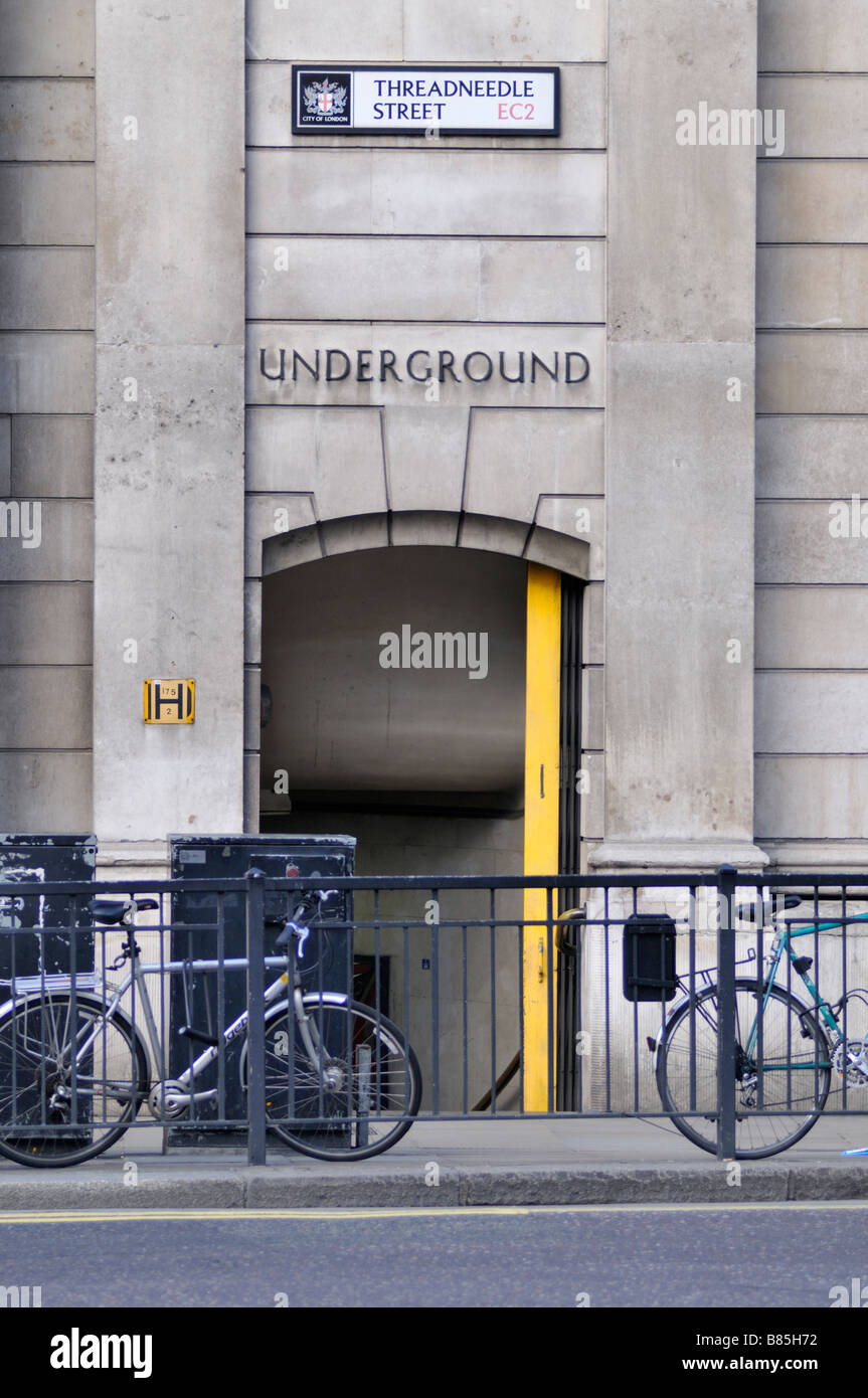 Bank underground station entrance hi-res stock photography and images ...
