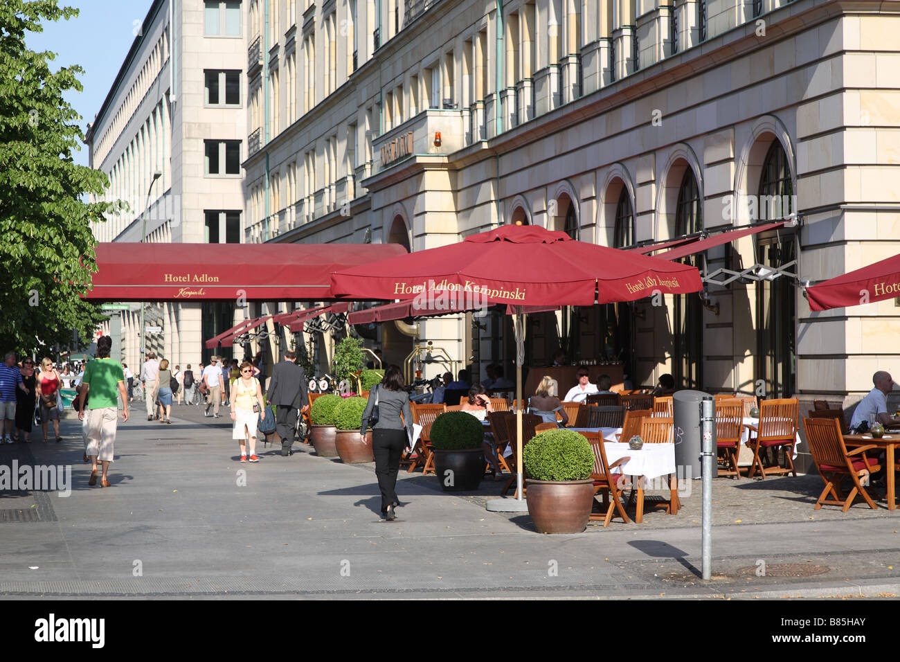 Pariser platz square hi-res stock photography and images - Alamy