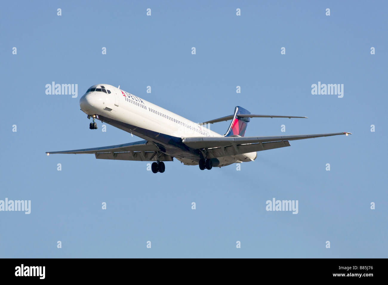 An MD80 series aircraft of Delta Airlines on final approch Stock Photo ...