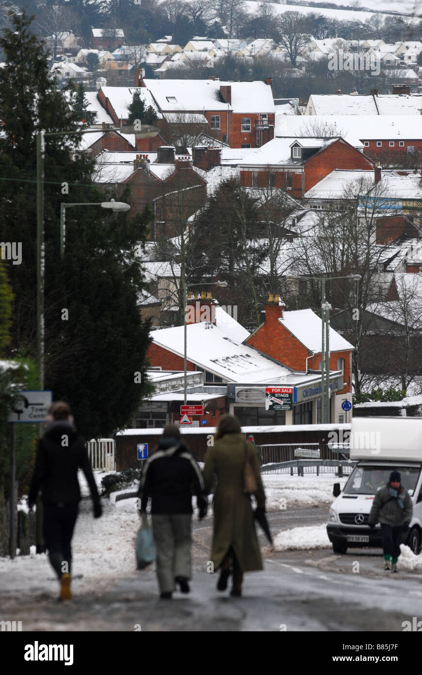 Winter snow hits Tiverton in Devon and a few brave people venture to ...