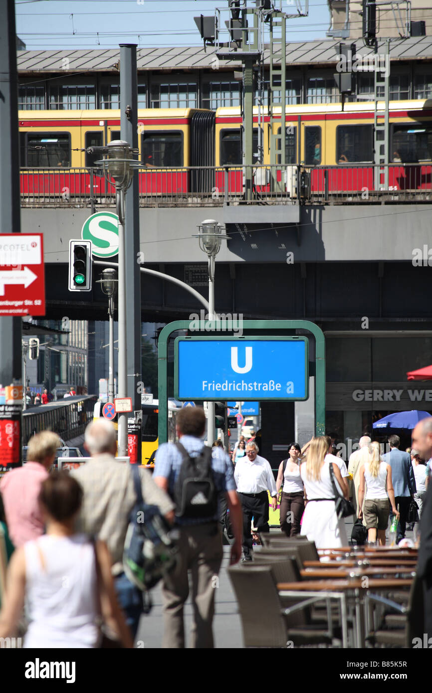U bahn vertikal hi-res stock photography and images - Alamy