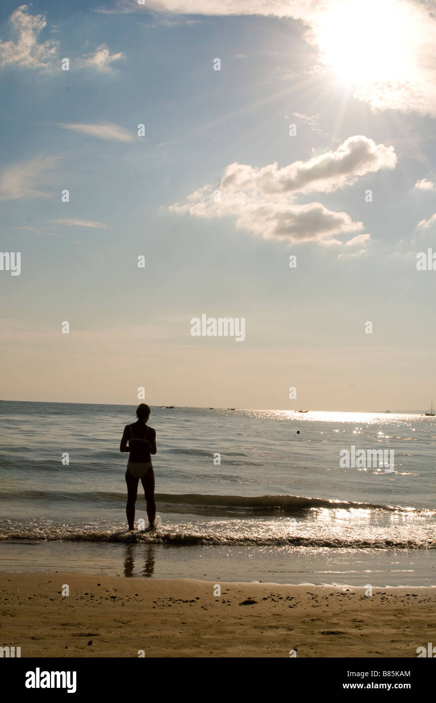 Silhouette woman sea shore hi-res stock photography and images - Alamy