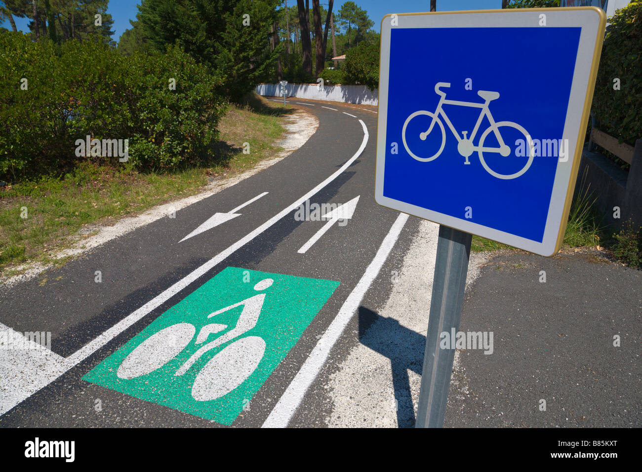 Cycle path hi-res stock photography and images - Alamy