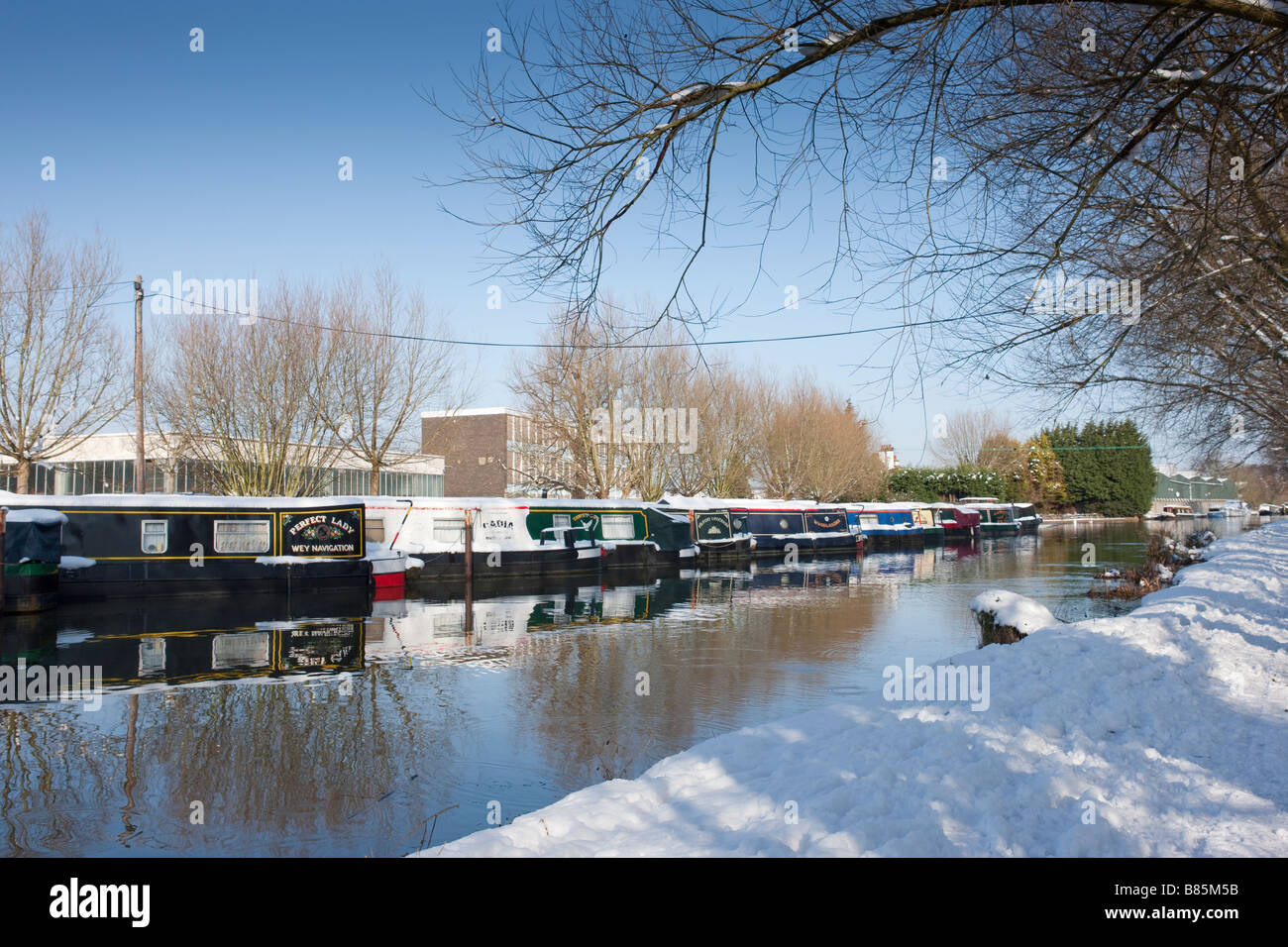 Covered barges hi-res stock photography and images - Alamy