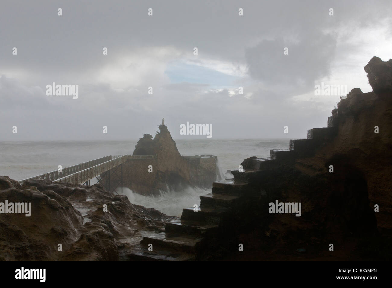 24 january 2009 KLaus storm in Biarritz Rock of the virgin in the ...