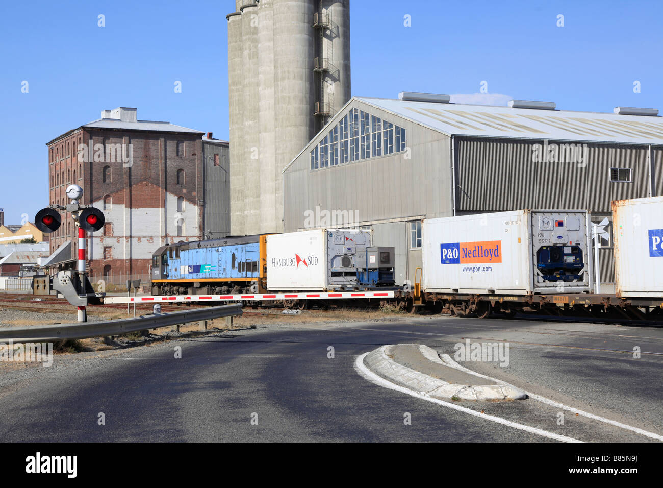 NZ Diesel locomotive train pulling sea container on wagons,Timaru ...