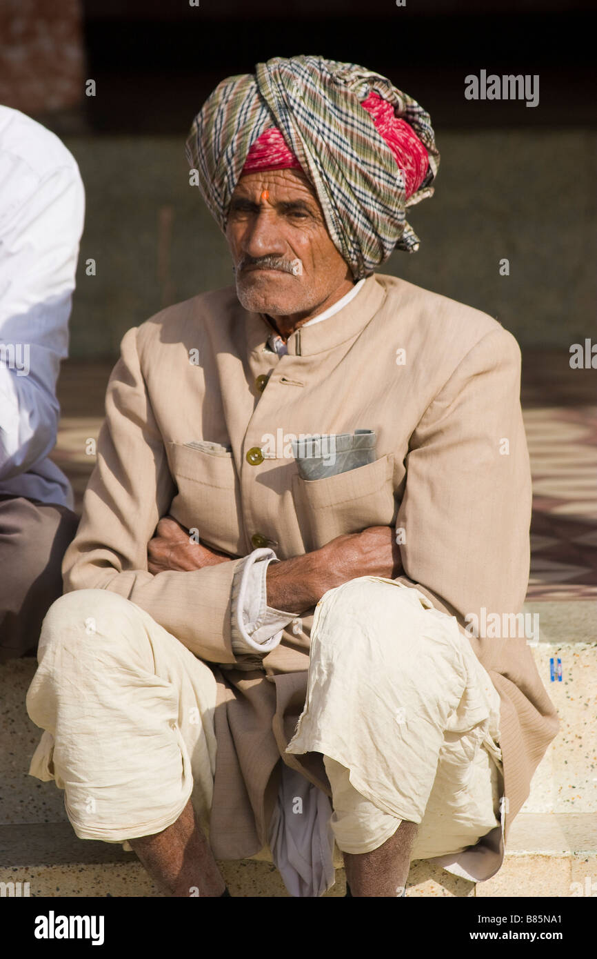 Man at mandir hi-res stock photography and images - Alamy