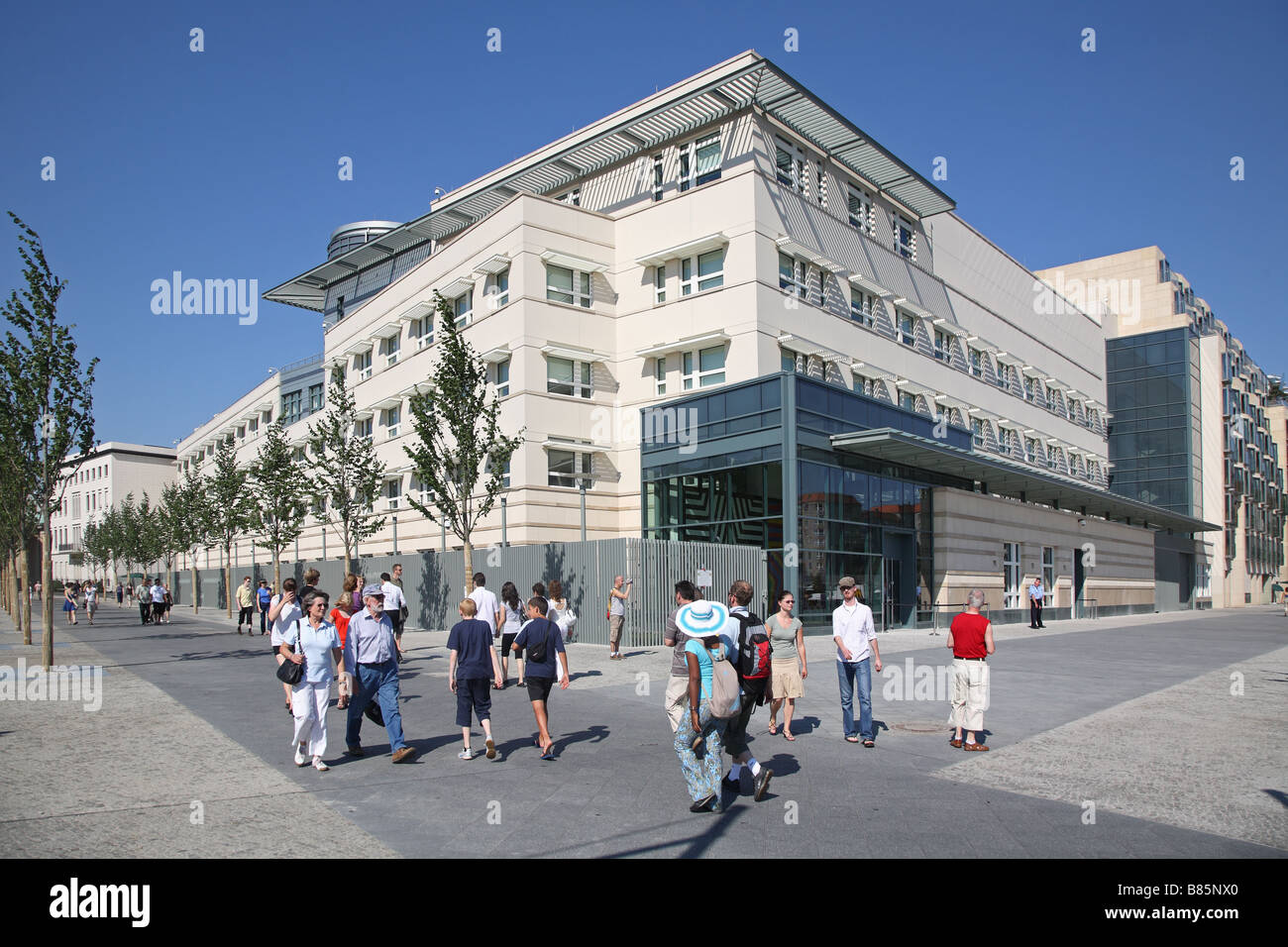 Brandenburger tor gate embassy hi-res stock photography and images - Alamy