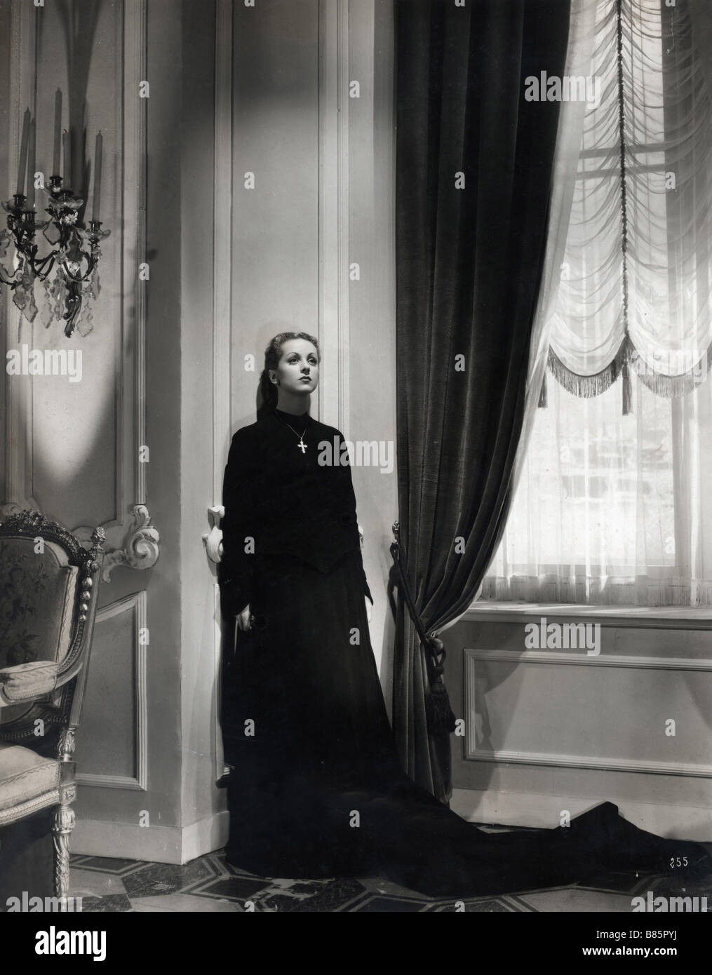 Katia Year : 1938 France Director : Maurice Tourneur Danielle Darrieux ...