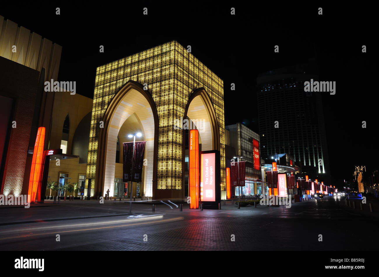Illuminated mall hi-res stock photography and images - Alamy