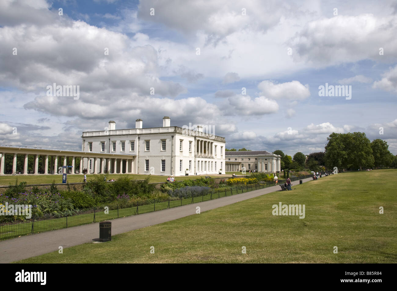 A big white building in London Stock Photo - Alamy