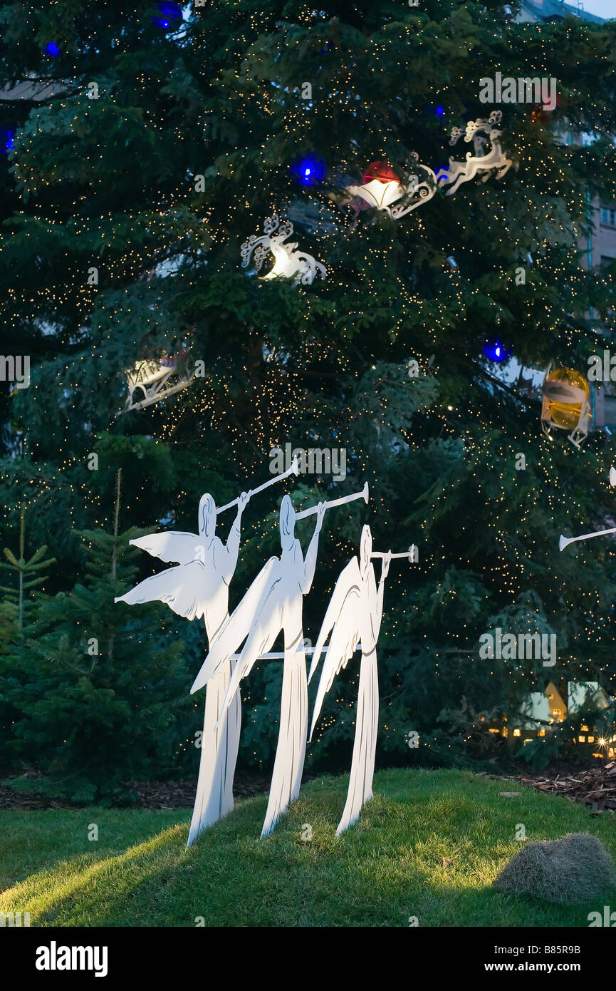 Angel musicians playing musical hi-res stock photography and images - Alamy