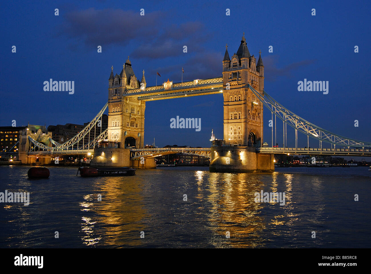 Old london bridge building hi-res stock photography and images - Alamy