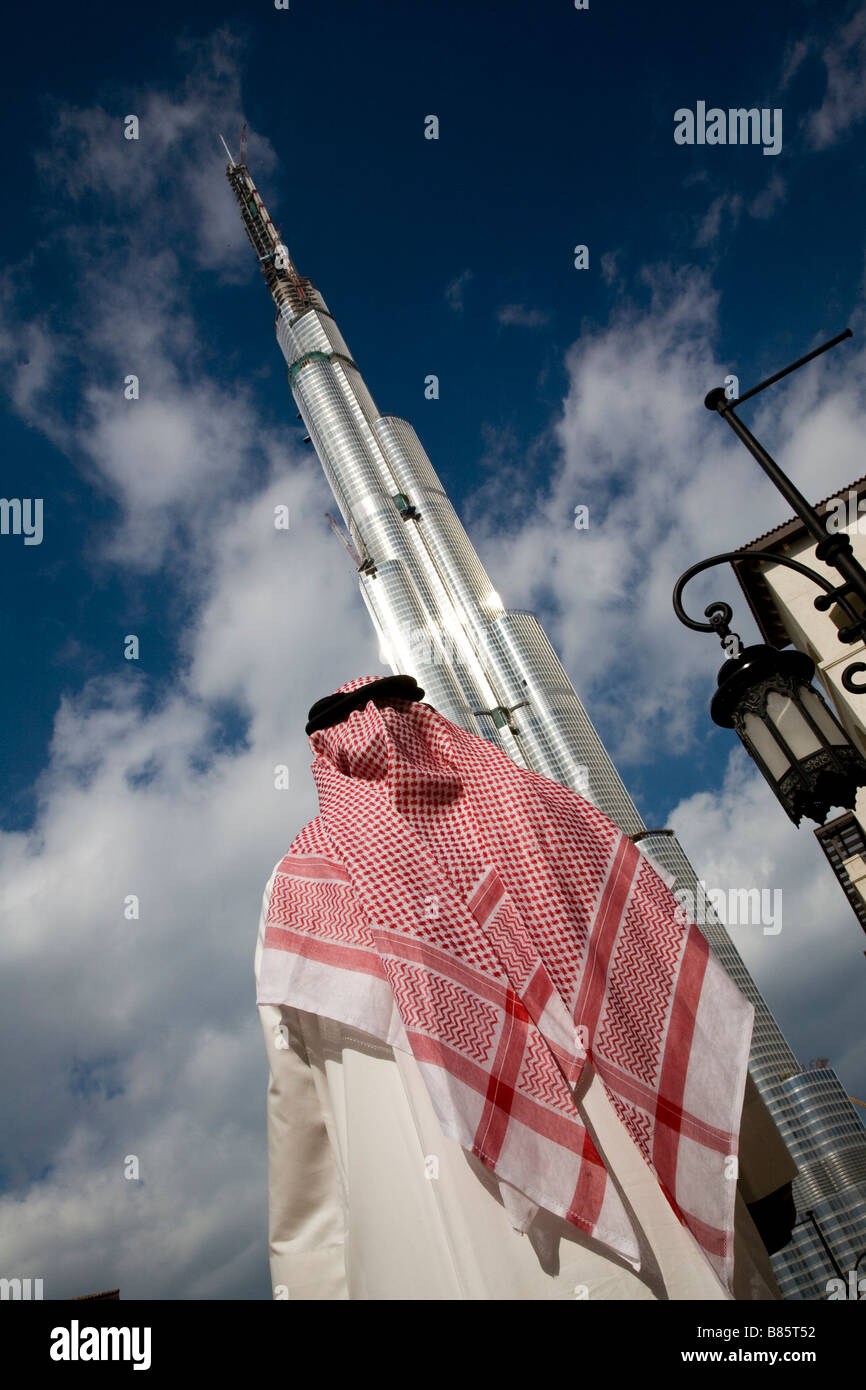 World's tallest man hi-res stock photography and images - Alamy